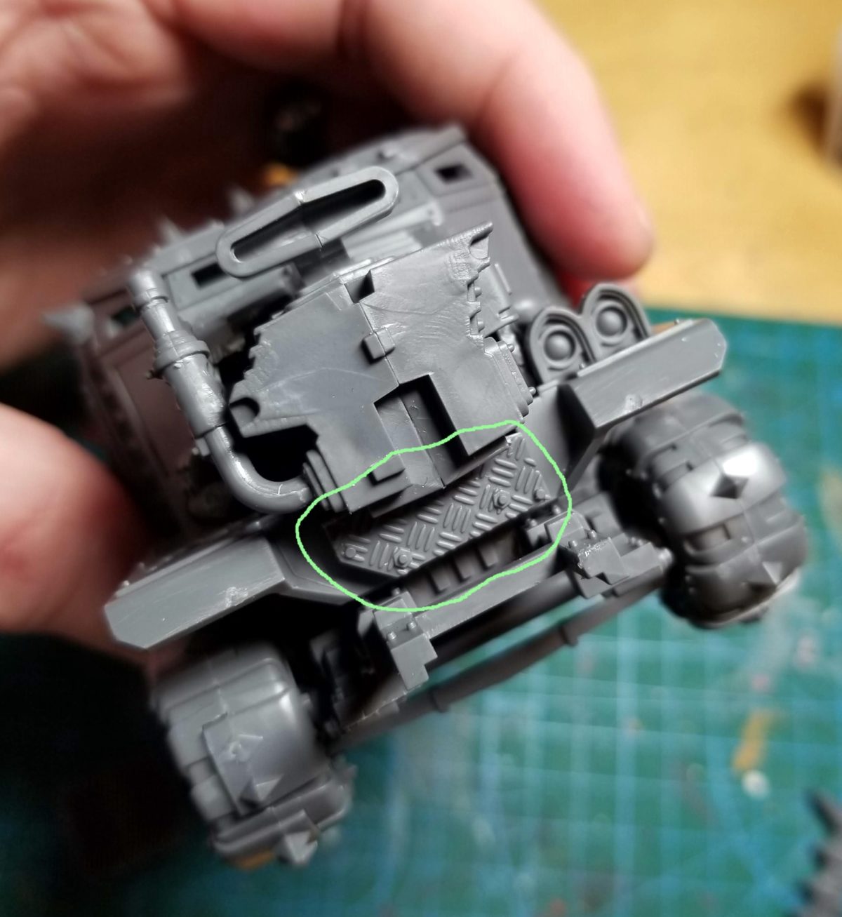 Converting a looted Taurox Prime into an Ork Trukk, part 2 – Yore