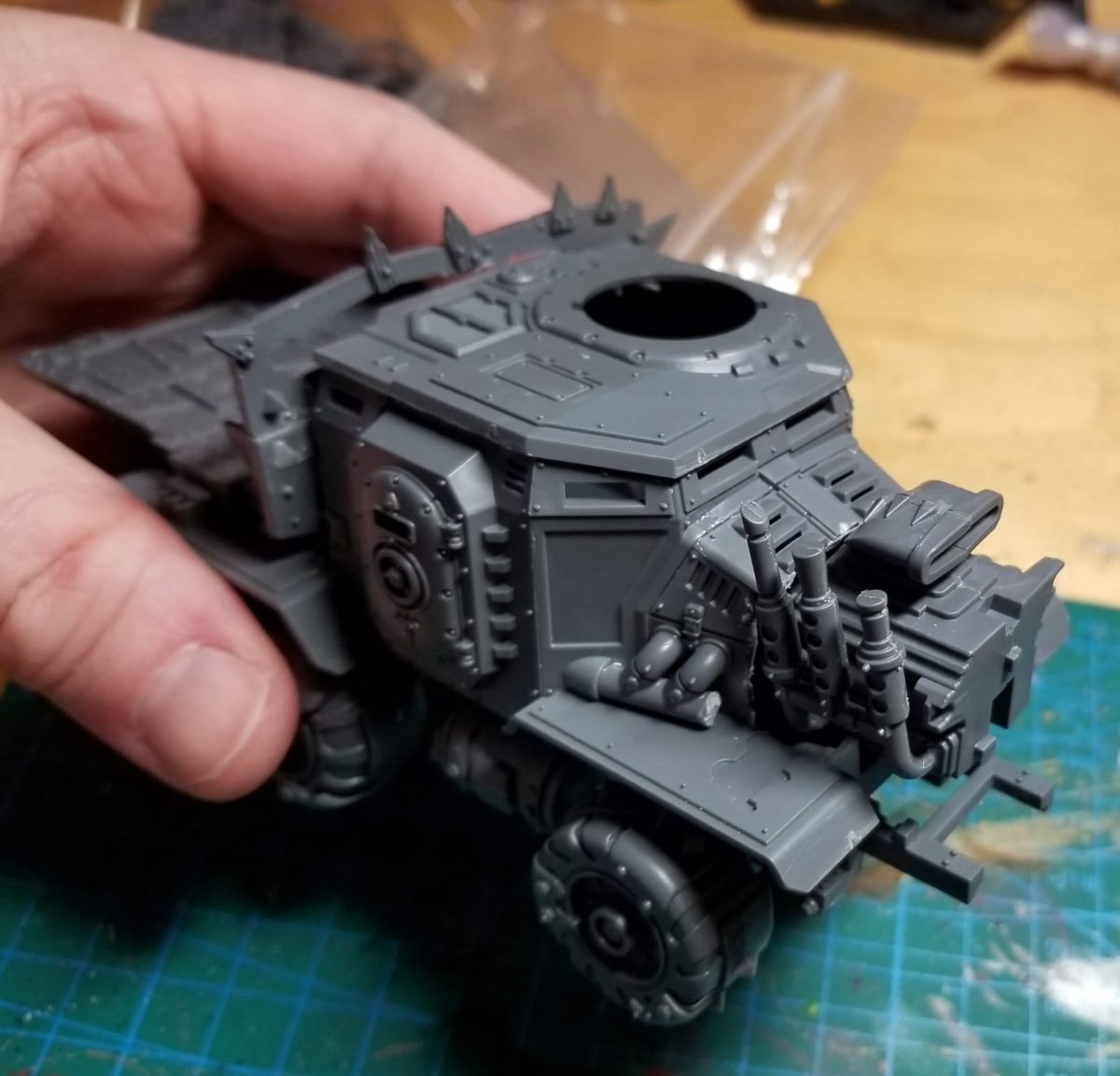 Converting a looted Taurox Prime into an Ork Trukk, part 2 – Yore