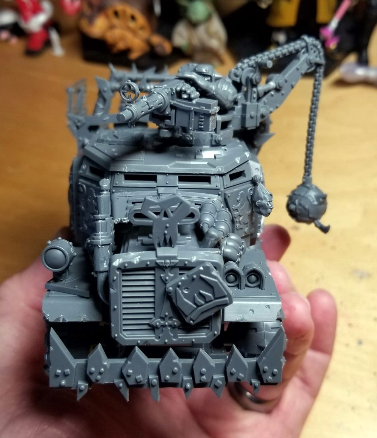 Converting a looted Taurox Prime into an Ork Trukk, part 2 – Yore