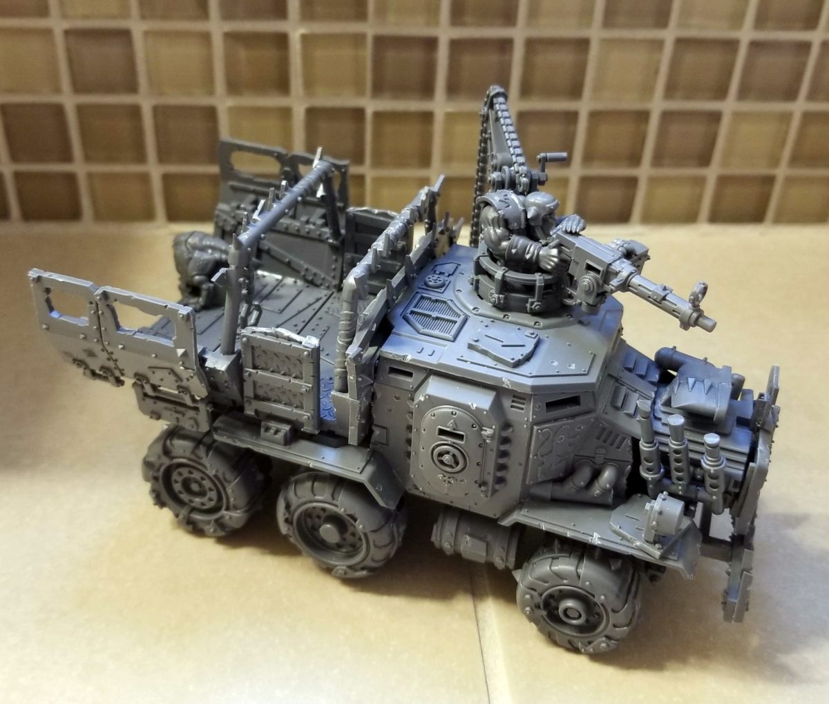 Converting a looted Taurox Prime into an Ork Trukk, part 2 – Yore