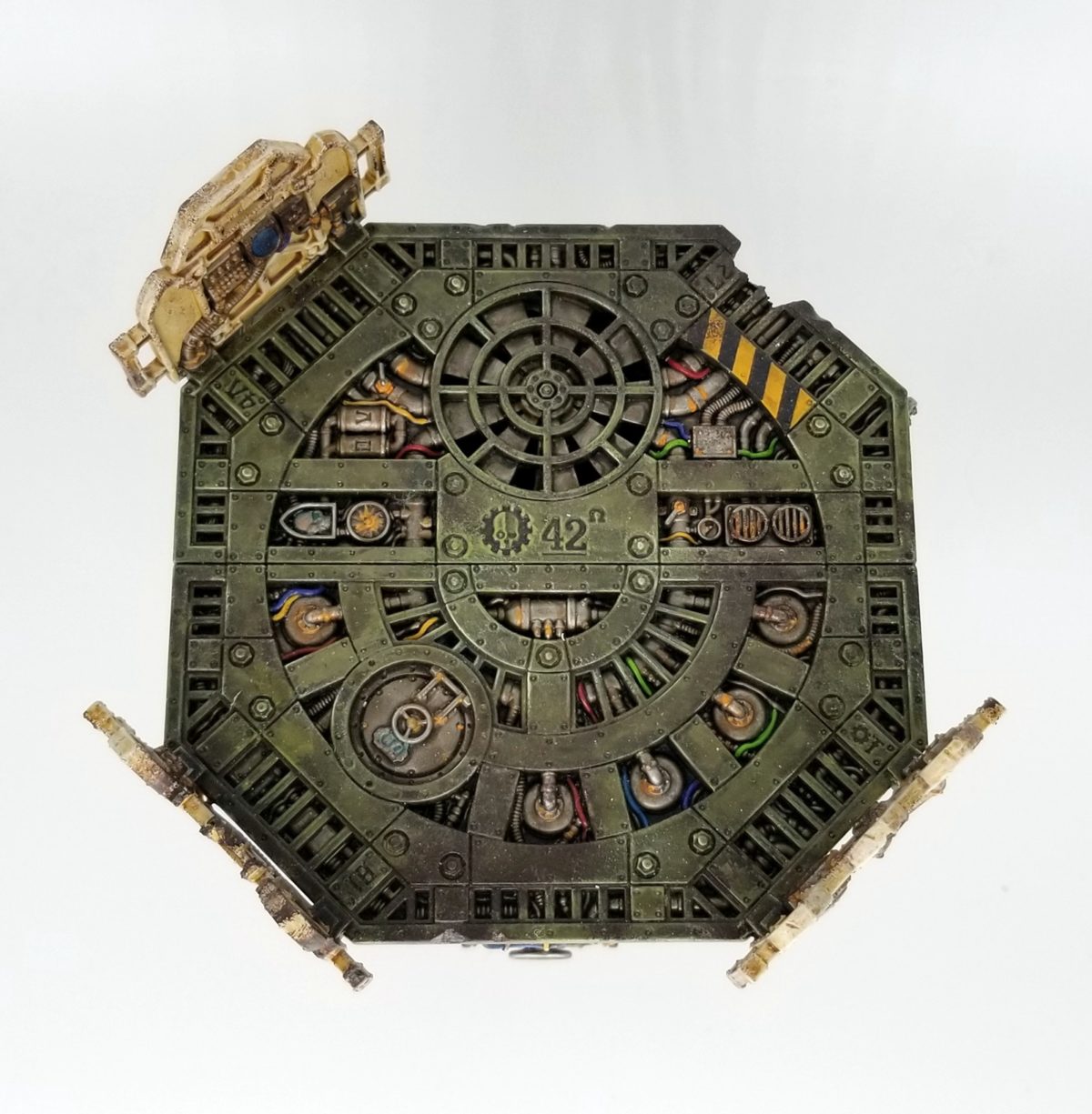 Catching up on lightbox pics: 40k terrain and a mantis – Yore
